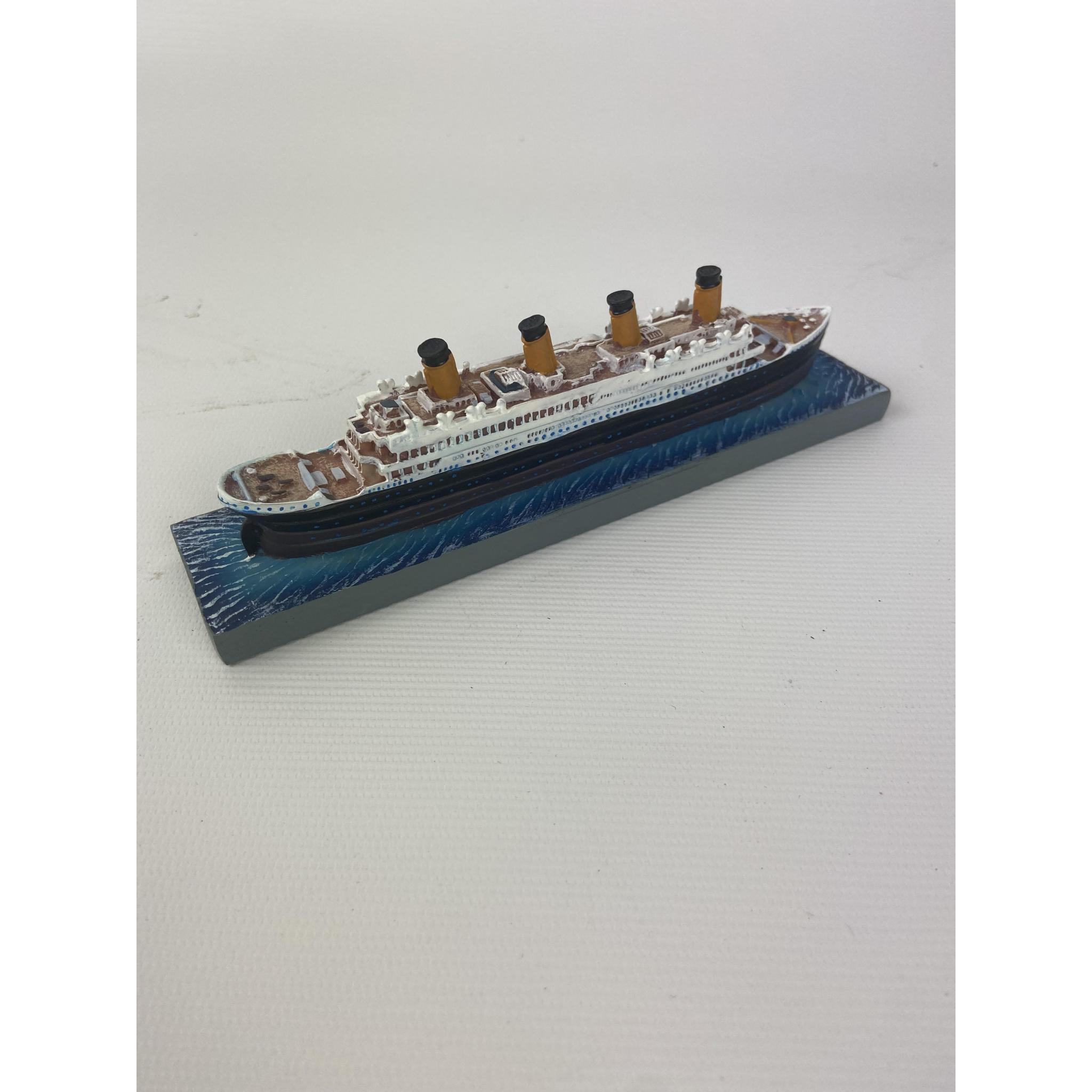 Small Titanic Model